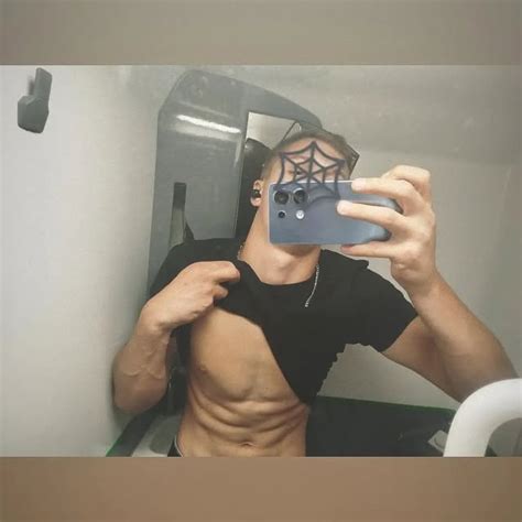 Vanyaa34 On Threads