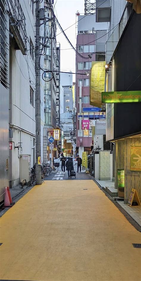 노란색으로 칠해진 오사카 홍등가성매매 호객 90 줄었다