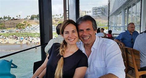 Karina Calmet A Puertas Del Matrimonio MUJER OJO