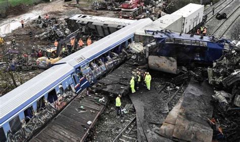 Türkiyede Tutuklu Olan Yunan Baba Tren Faciasında ölen Oğlunun