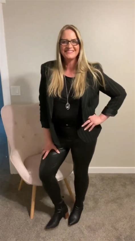Sister Wives Christine Brown Shows Off Her Fit Figure In Sexy Pink