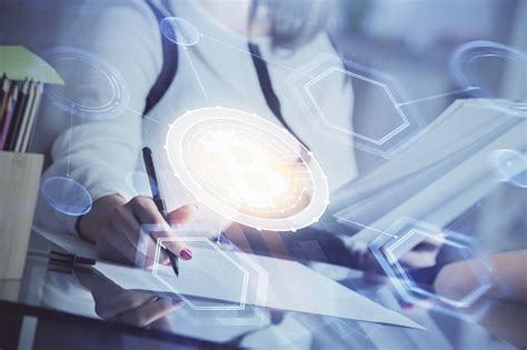 여성의 손을 통해 암호 화폐 홀로그램은 배경을 작성합니다 블록 체인의 개념 이중 노출 가상화폐공개에 대한 스톡 사진 및 기타 이미지 가상화폐공개 계획 구매 Istock