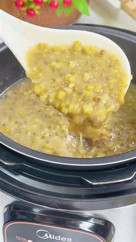 One Pot Rice Cooker Mung Bean And Sago Dessert Slice Pizzeria