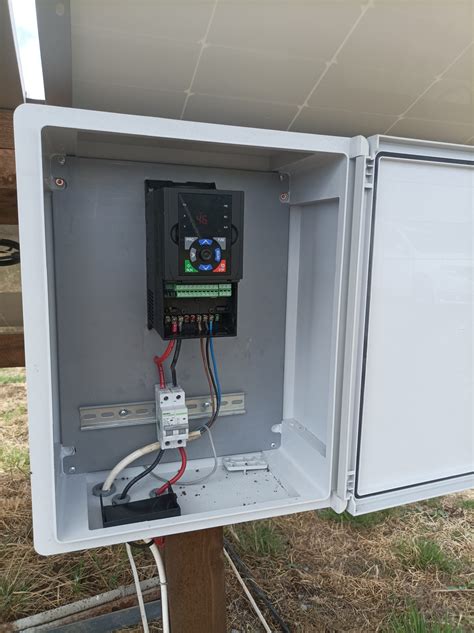 Честотен инвертор Hv100 за напояване с фотоволтаици Hnc Electric България