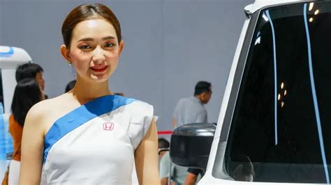 Kumpulan Potret SPG Cantik yang Mewarnai GIIAS 2023 - Otomotif Liputan6.com