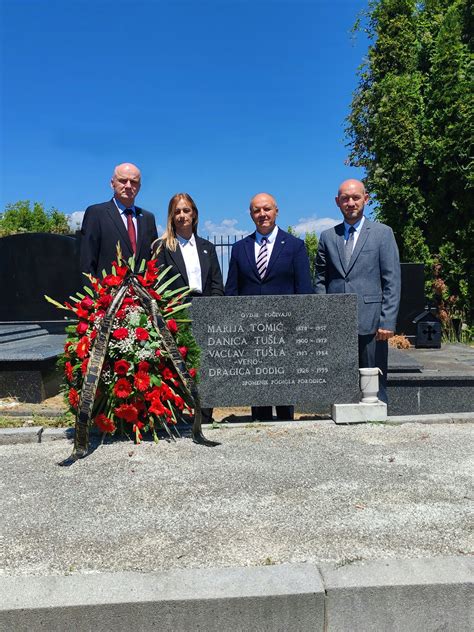 Универзитет у Бањој Луци University Of Banja Luka 🎨 Отворена је 24 изложба студентских