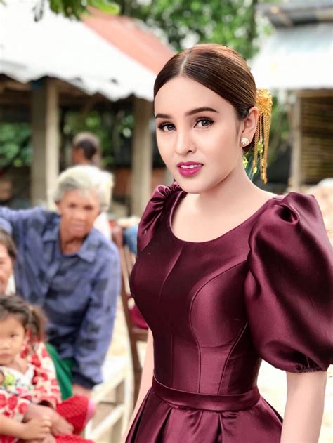 កុំវាយតម្លៃត្រឹមសម្បកក្រៅ ឃើញស៊ិចស៊ីបែបនេះមែនតែ ដេននី ក្វាន់ ចិត្តល្អណាស់ មិនភ្លេចរឿងសុខទុក្ខ