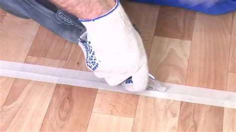 Как уложить линолеум своими руками на бетонный или деревянный пол