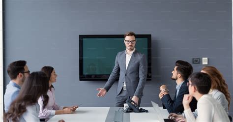 전문 비즈니스 사무실에서 기업가 및 비즈니스 사람들 회의 사진 Unsplash의 비즈니스 미팅 이미지