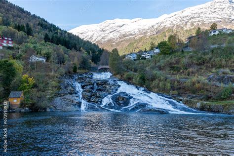 Der Hellesyltfossen Ist Ein Wasserfall In Hellesylt In Der Norwegischen