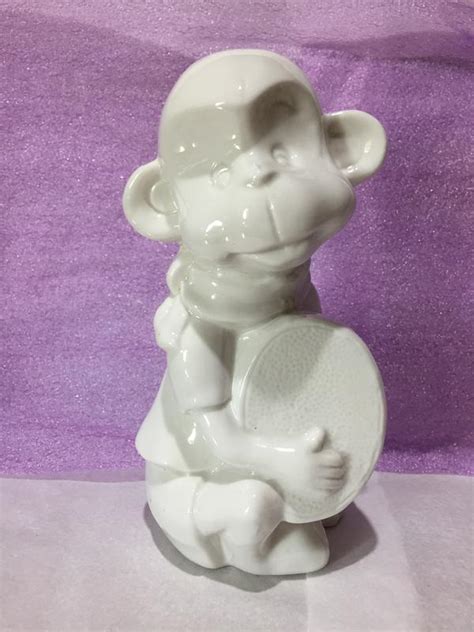 Фарфорова фігурка статуетка скарбничка мавпа з бубном в 19 див н256 — ціна 270 грн у