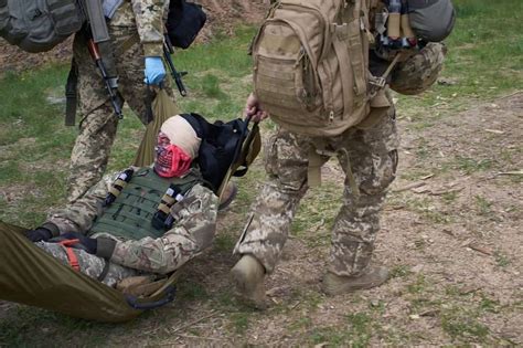 Генеральний штаб ЗСУ On Twitter УВАГА ВСІ ПОРАНЕННЯ НА ФОТО НАВЧАЛЬНІ Бойові медики