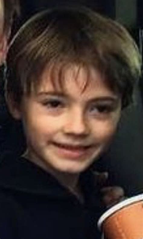 Cool Uncle Tricks How To Make A Grass Whistle Survival Life Hacks Survival Skills Useful