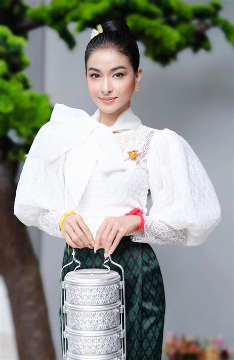 ថាផ្ទះ ហង្ស ម៉ារីនី ស្កឹមស្កៃ មើលផ្ទះម៉ែឪពុកនៅស្រុកវិញ បានដឹងញាក់សាច់ Khmerload Cambodia