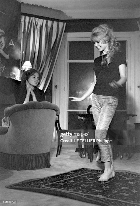 Brigitte Bardot And Her Sister Mijanou Brigitte Bardot Danse Le