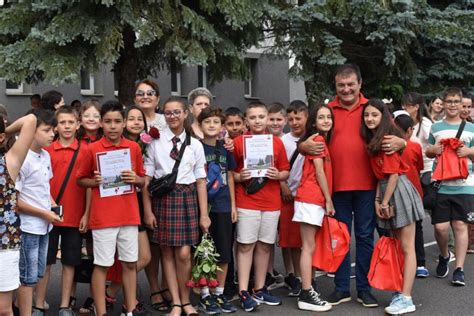 150 грамоти за отличен успех и „Ваканция здравей“ за учениците от 4 до 6 клас в „Славейков