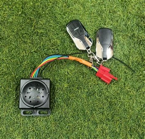 Battery Car Remote Security Alarm System 10cm Vehicle Model Swift