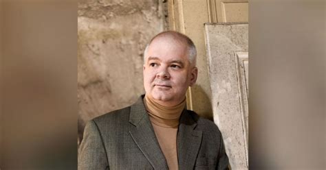 Episode 126 Mark Stringer A Mic On The Podium