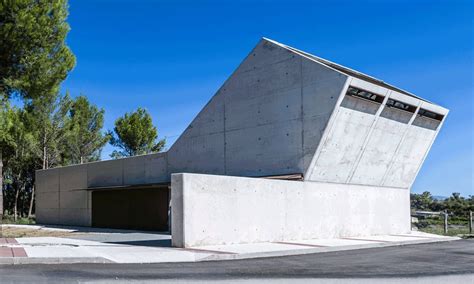 Stark Concrete Funeral Home By Salas Architecture Tilts Upwards