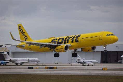 Trumps Idea To ‘just Buy Bankrupt Spirit Airlines Draws Gop Backlash