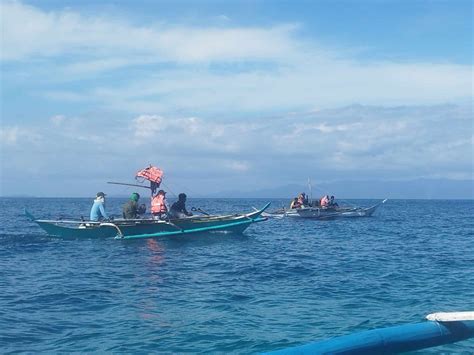 Pcg Pnp Maritime Group Inaresto Ang Walong Iligal Na Nangingisda Sa Dos Hermanas Island Banton
