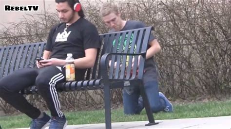 عکس العمل خنده دار دختر کوچولو بعد از خوردن شیر کاکائو گیف گیف