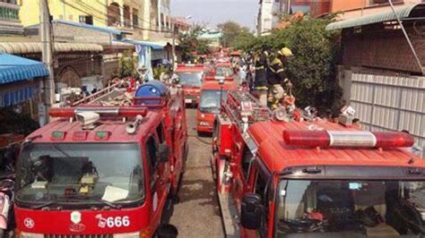 ចាក់ប្រេងលាងរថយន្តមិនប្រយ័ត្ន ខ្ទាតចំឧបករណ៍ផ្សារដែក