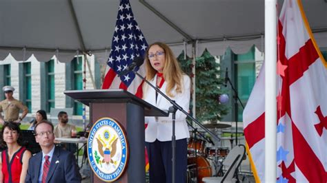 კელი დეგნანი უნდა დავიცვათ დემოკრატია ისეთი ავტოკრატიული ქვეყნებისგან როგორიც რუსეთია