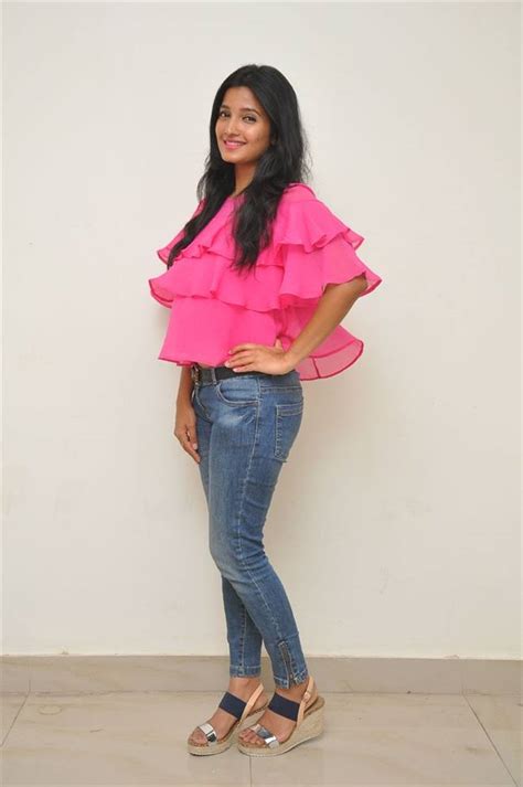 Deepthi Shetty Photos Find Latest Hd Images Pictures Stills And Pics Filmibeat