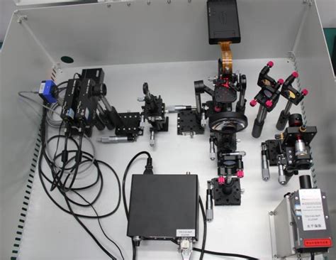 Compact Vectorial Optical Field Generator