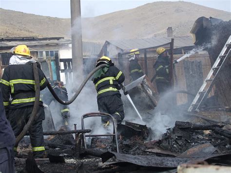 Хашаан дахь өнжмөл өвсөө шатааж байгаад гэрээ галджээ