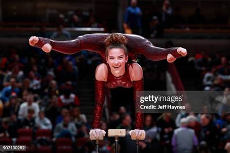 682 Sofie Dossi Stock Photos, High-Res Pictures, and Images - Getty Images