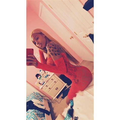 Somebody Get Her Premium Snap Shesfreaky