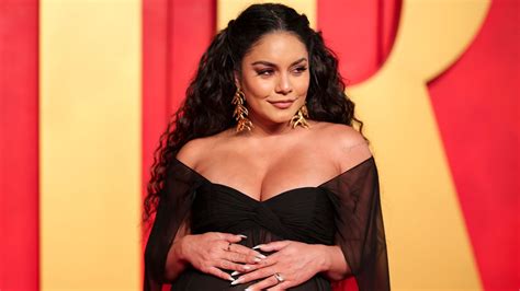 Vanessa Hudgens Naked Dress Bei Der Oscar Aftershow Party Zeigt Nicht
