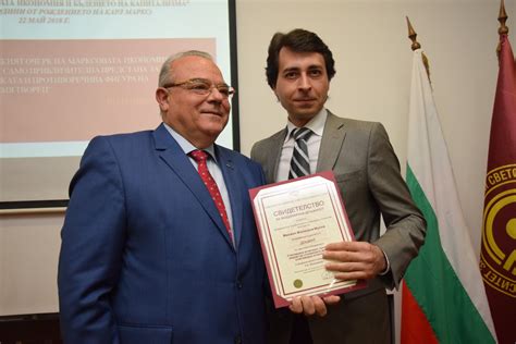 УНСС Ректорът връчи на 12 преподаватели свидетелства за академичните длъжности „професор“ и