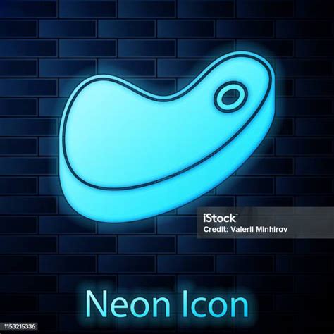 빛나는 네온 스테이크 고기 아이콘 벽돌 벽 배경에 고립 벡터 일러스트 고기에 대한 스톡 벡터 아트 및 기타 이미지 고기 굽기 돼지고기 Istock