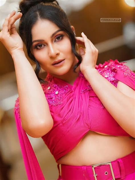 තරින්දි ️ අති දක්ෂ😃සුරූපී නිලියක් 😗 🤗 Photography Shorts Actresse Celebritystyle Beautiful ️