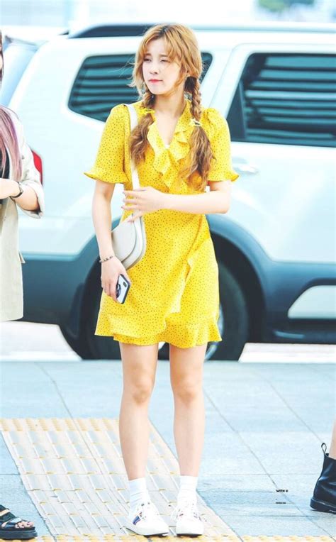 ကောင်မလေးတွေသဘောကျမယ့် G I Dle အဖွဲ့ဝင် Yuqi ရဲ့ ပေါ့ပေါ့ပါးပါး ဖက်ရှင်လေးတွေ