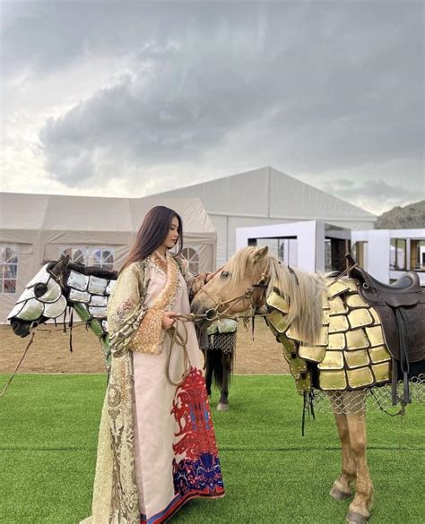 Дээлтэй Өнөөдрийн харсан хамгийн гоё зураг🐎 ️ Бид чинь морио