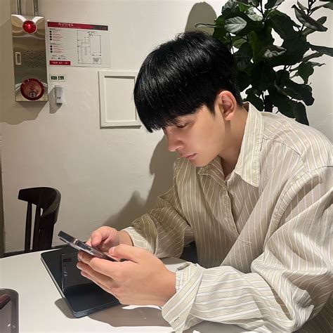 안녕 나는 대구에서 마케팅 사업 미디어커머스 광고기획사 Fandb 프랜차이즈 본사 을 하고있는 김요셉이라고 해 20살부터 사회생활을 시작하고 23살부터 사업을 시작해서