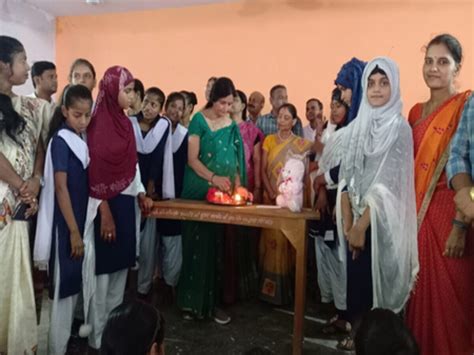 10th Class Girls Performed Aarti For Class 9 Girls 10वीं की छात्राओं ने
