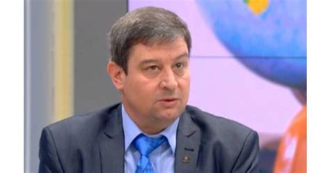 Юлиян Петров От новата учебна година вероятно ще се намалят наполовина разрешените 15 дни