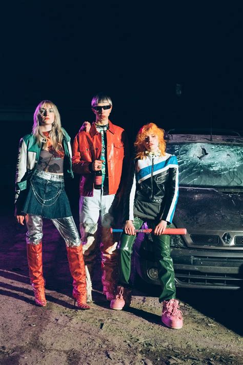 Blond Nina und Lotta Kummer sprechen über Konkurrenz und Zusammenarbeit unter Schwestern DER