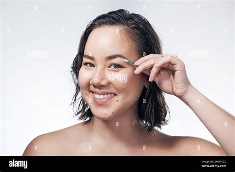 Aint Nobody Got Time For Bushy Eyebrows A Beautiful Young Woman