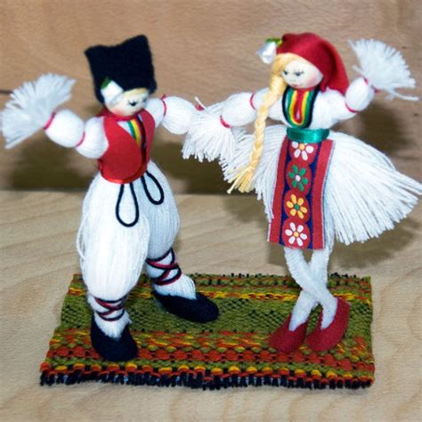 Целогодишно производство и продажба на мартеници за дома за офиса за деца и за левскари Ръчно