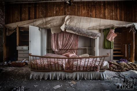 13 staggering photos of an abandoned asylum hiding in massachusetts ...