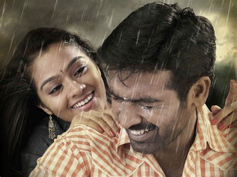 Gayathri Naduvula Konjam Pakkatha Kaanom