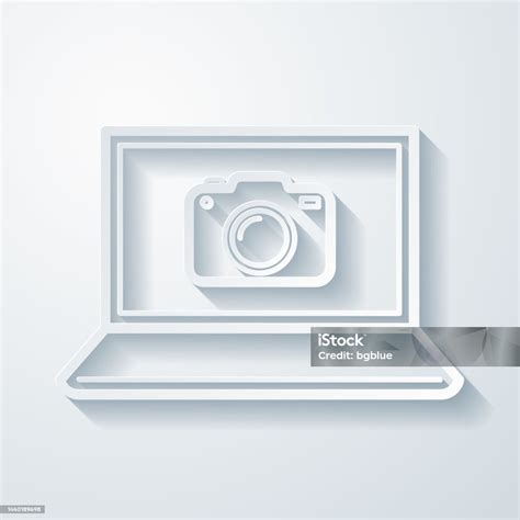 카메라가 있는 노트북 빈 배경에 종이 자르기 효과가 있는 아이콘 3차원 형태에 대한 스톡 벡터 아트 및 기타 이미지 3차원 형태 가정용 캠코더 개념 Istock
