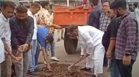 Madhya Pradesh Mla Surendra Singh Shera Started Filling Pits On Indore