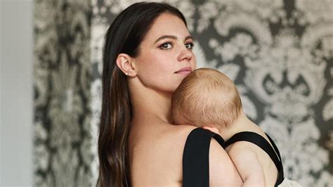 Isabelle Junot Se Refugia En El Campo Con Su Bebé Tras El Fallecimiento De Marta Chávarri